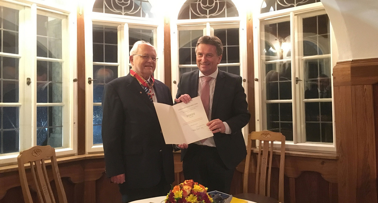 Prof. Dr. Heiko Braak erhält Großes Verdienstkreuz für seine Leistungen ...